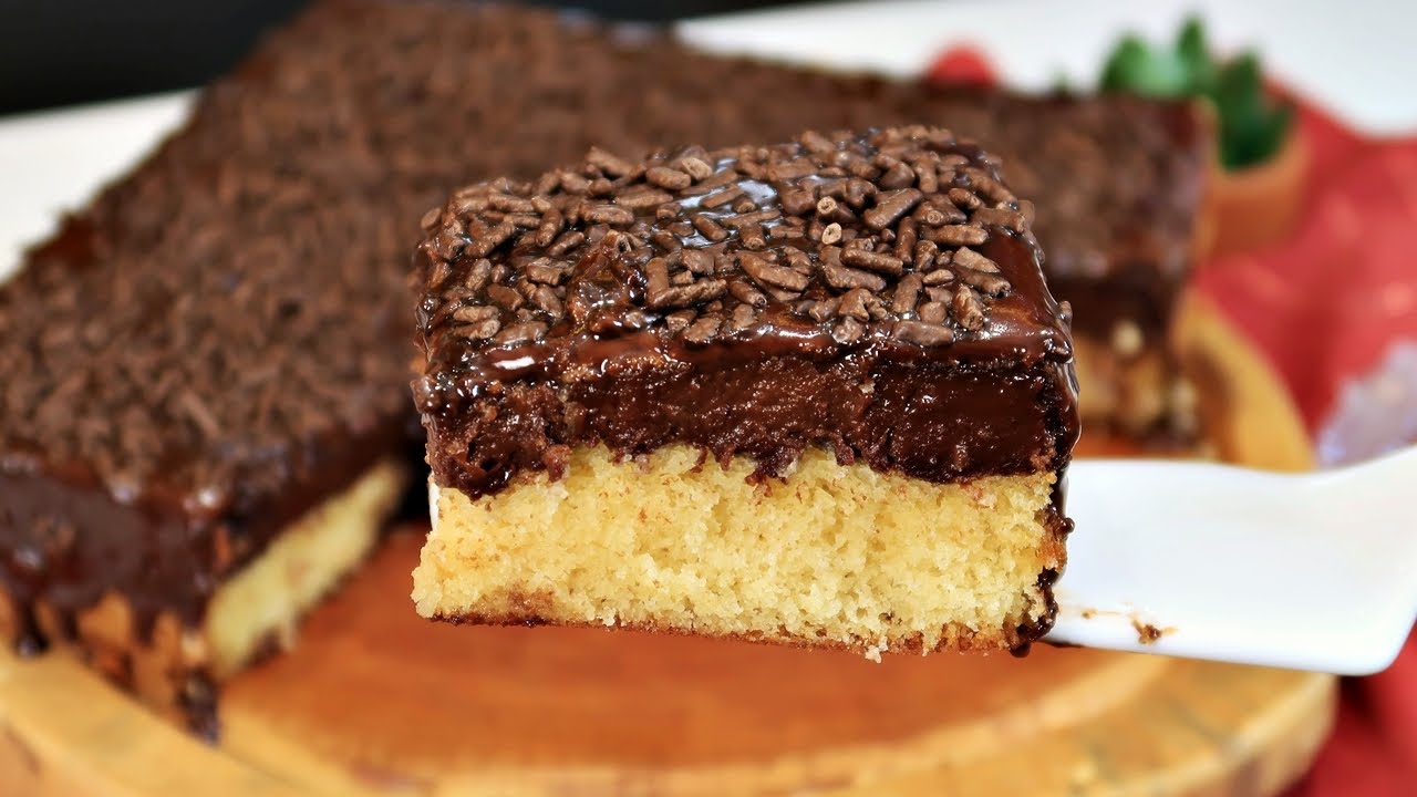BOLO BOMBA DE CHOCOLATE QUE JÁ SAI RECHEADO DO FORNO
